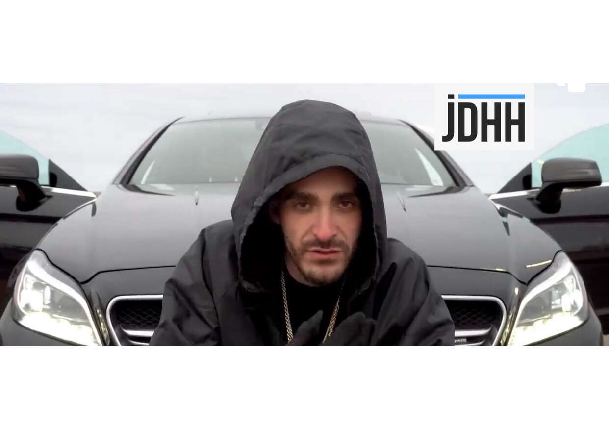 Dede dévoile son nouveau clip solo intitulé « Sur la route ...